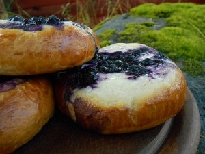 Mustikkaiset rahkapullat - LUOMULAAKSO